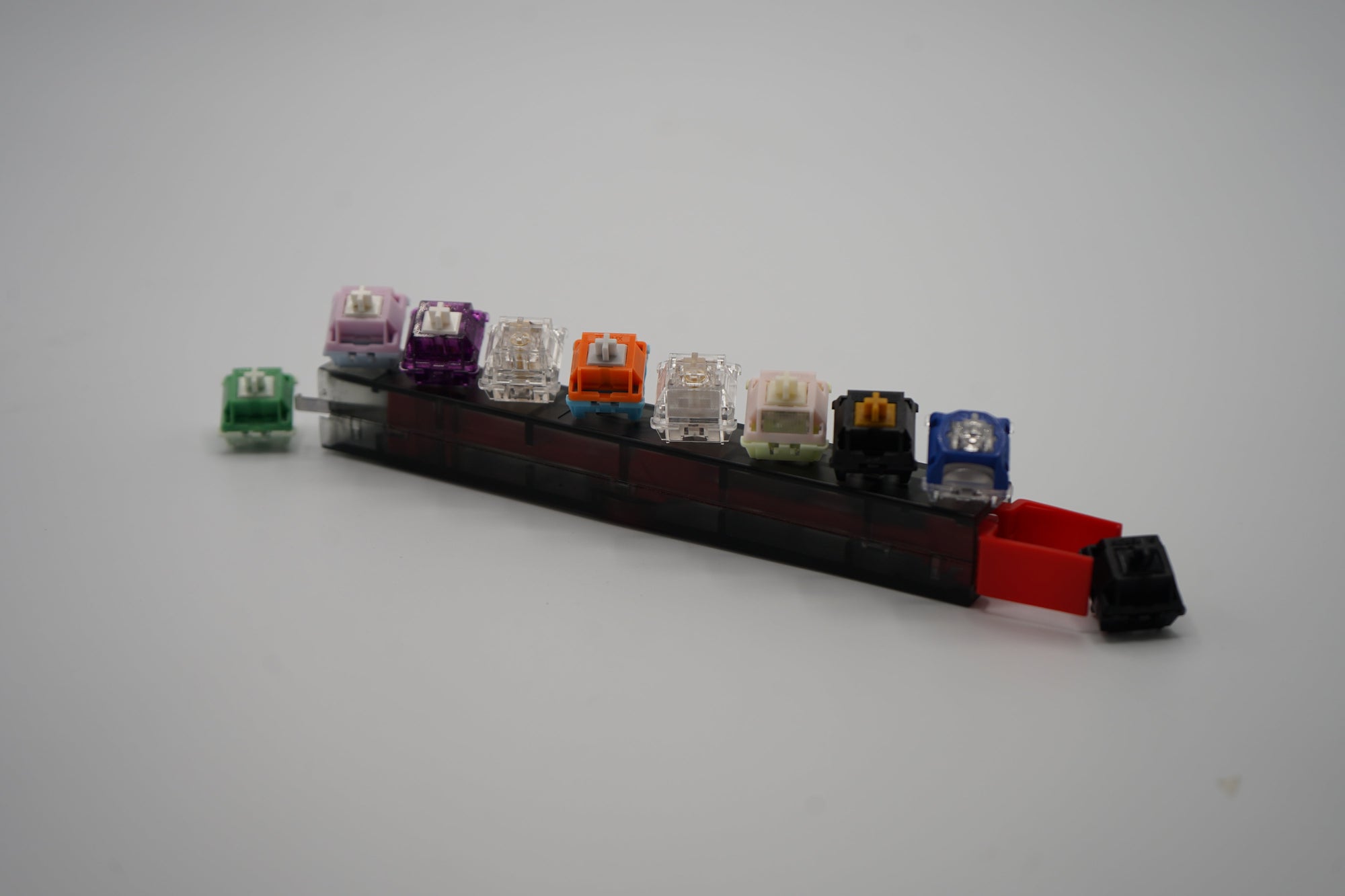 Top Thocky Switches 2025 for Mechanical Keyboards | LumeKeebs